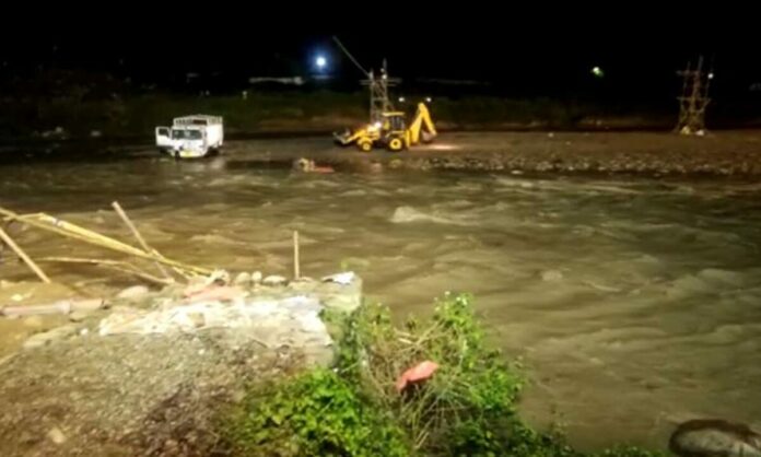 8 Dead In Flash Floods During Idol Immersion In West Bengal