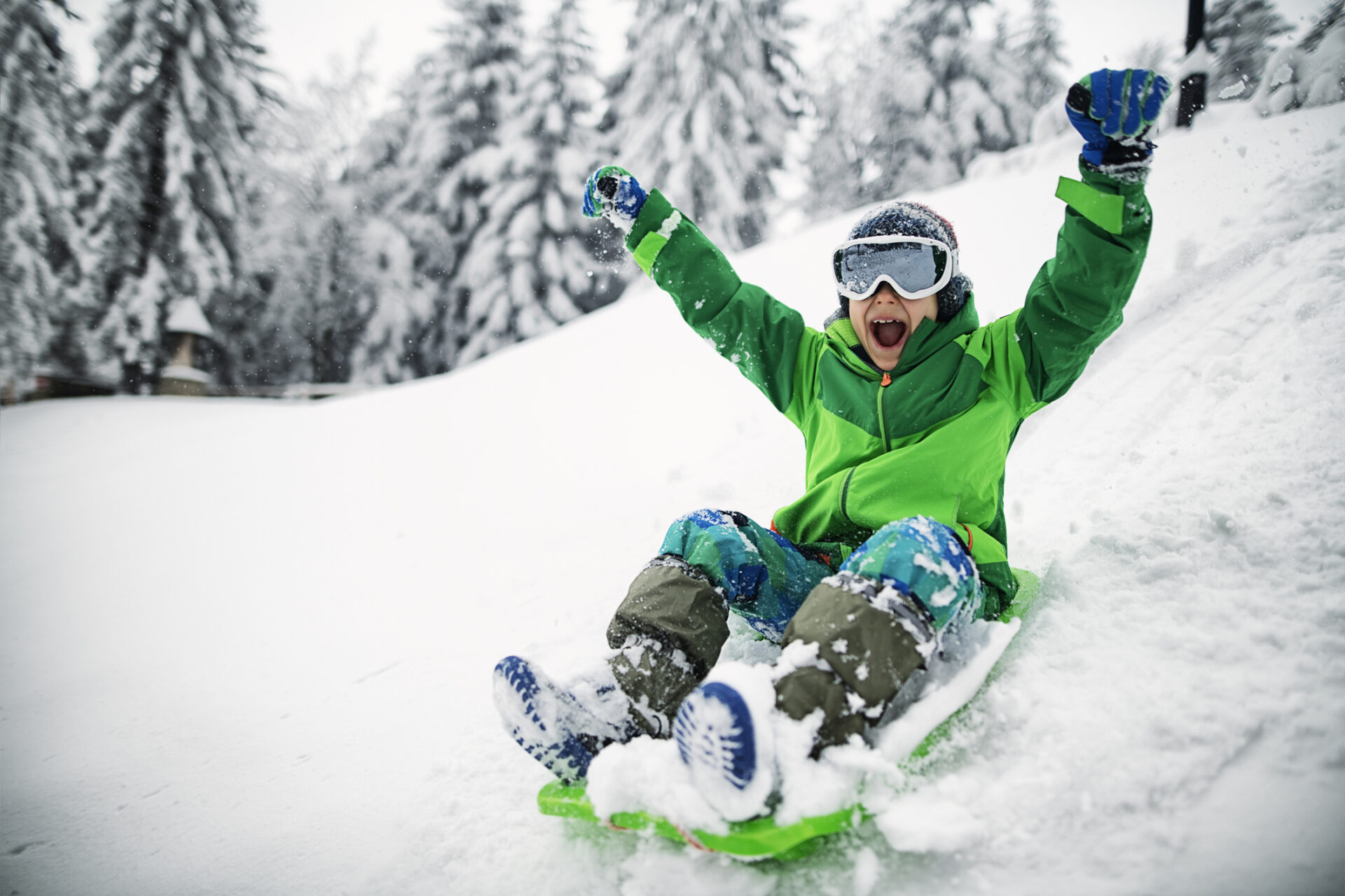 5 BEST DESTINATIONS TO EXPERIENCE SNOWFALL THIS WINTER SEASON